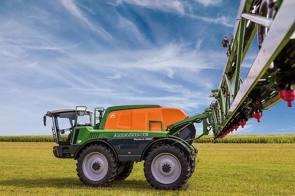 Automoteur ou pulvérisateur agricole trainé : comment choisir